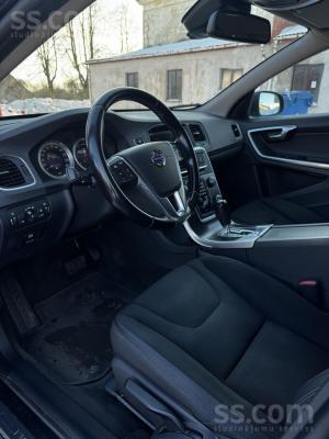 Black Volvo V60 2012 in Dobele, with an engine capacity of 2.00 L and mileage of 405 thousand km for 4350 €, photo 6 on AUTOMOTO.COM.LV