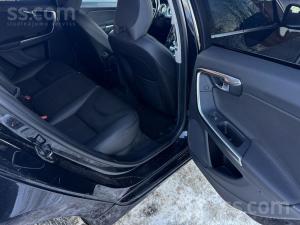 Black Volvo V60 2012 in Dobele, with an engine capacity of 2.00 L and mileage of 405 thousand km for 4350 €, photo 8 on AUTOMOTO.COM.LV