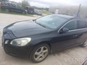 Black Volvo V60 2012 in Riga, with an engine capacity of 1.60 L and mileage of 336 thousand km for 4200 €, photo  on AUTOMOTO.COM.LV