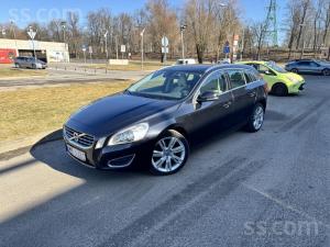 Black Volvo V60 2012 in Riga, with an engine capacity of 2.00 L and mileage of 245 thousand km for 6590 €, photo  on AUTOMOTO.COM.LV