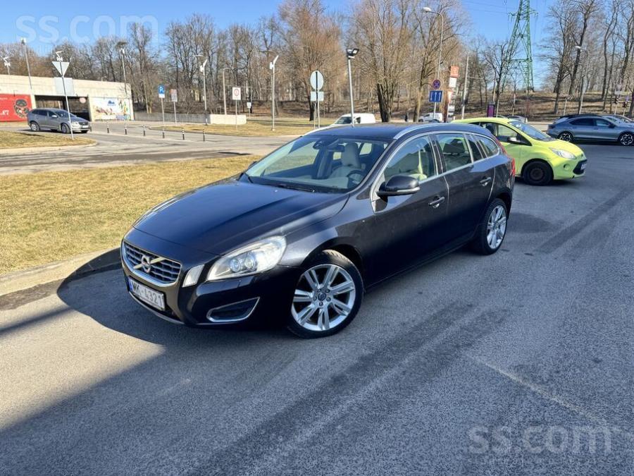 Черный Вольво B60 2012 в Рига, объемом двигателя 2.00 л и пробегом 245 тыс. км за 6590 €, фото 1 на AUTOMOTO.COM.LV