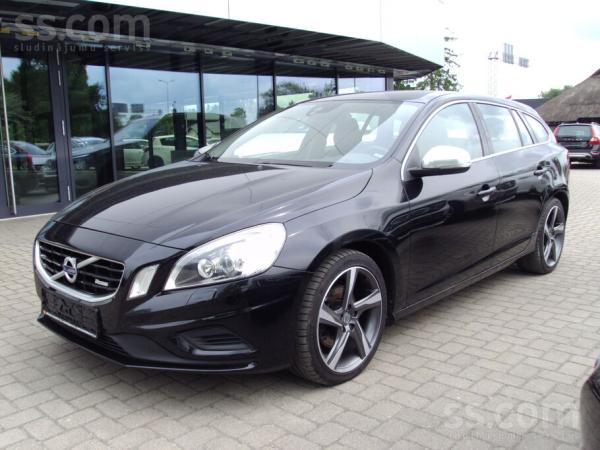 Melns Volvo V60 2012 Rīga, ar dzinēja tilpumu 2.40 L un nobraukumu 212 tūkst. km par 9500 €, foto 1 vietnē AUTOMOTO.COM.LV