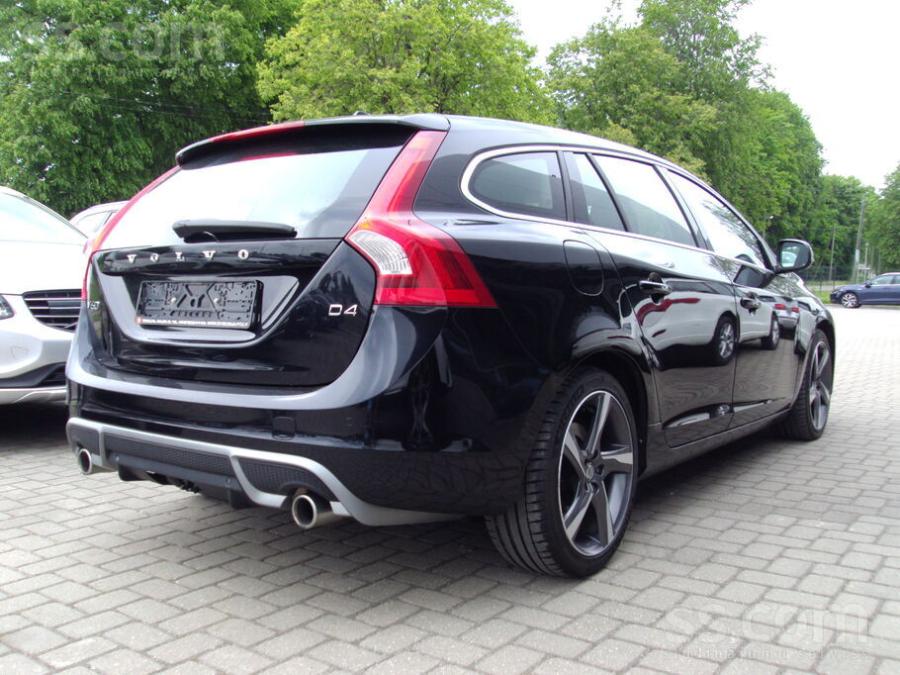 Black Volvo V60 2012 in Riga, with an engine capacity of 2.40 L and mileage of 212 thousand km for 9500 €, photo 4 on AUTOMOTO.COM.LV