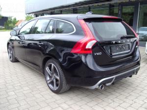 Black Volvo V60 2012 in Riga, with an engine capacity of 2.40 L and mileage of 212 thousand km for 9500 €, photo 5 on AUTOMOTO.COM.LV