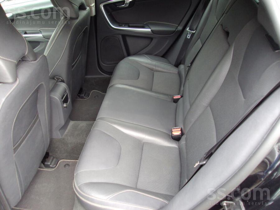Black Volvo V60 2012 in Riga, with an engine capacity of 2.40 L and mileage of 212 thousand km for 9500 €, photo 6 on AUTOMOTO.COM.LV