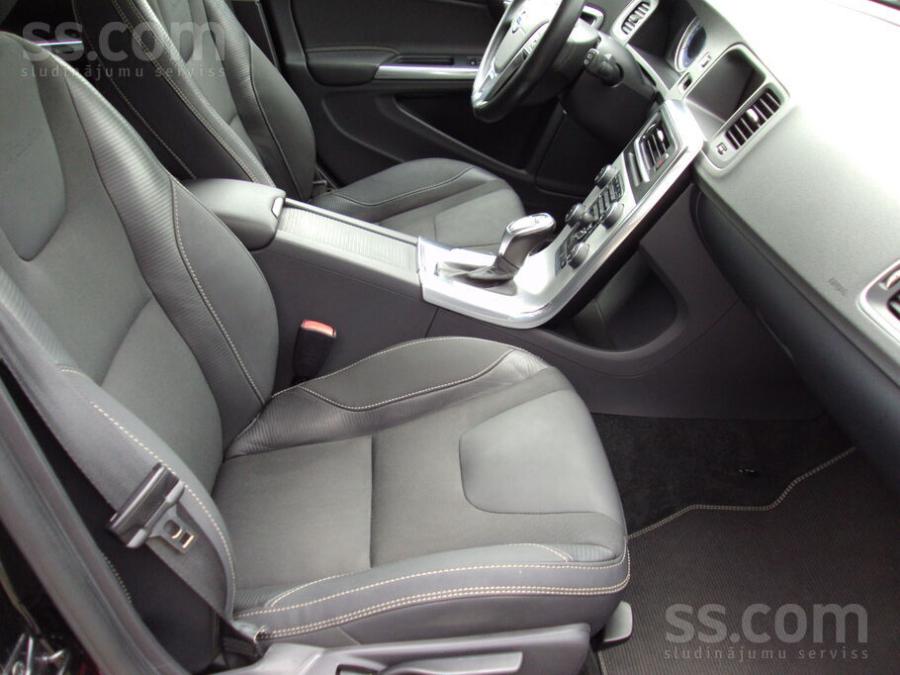 Black Volvo V60 2012 in Riga, with an engine capacity of 2.40 L and mileage of 212 thousand km for 9500 €, photo 8 on AUTOMOTO.COM.LV