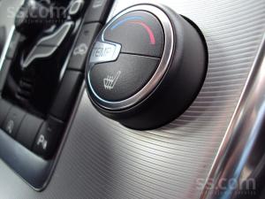 Black Volvo V60 2012 in Riga, with an engine capacity of 2.40 L and mileage of 212 thousand km for 9500 €, photo 10 on AUTOMOTO.COM.LV