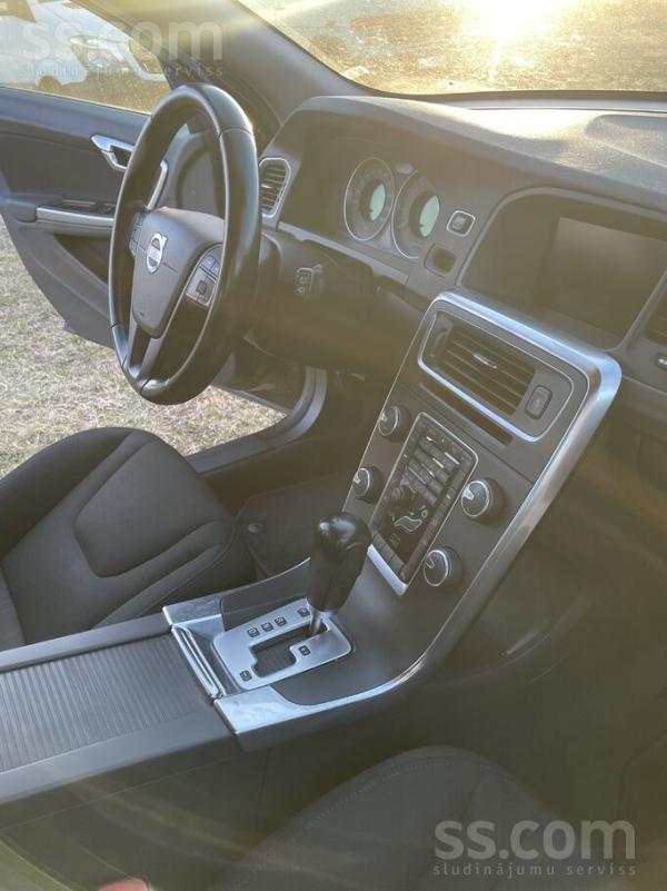 Melns Volvo V60 2012 Cēsis, ar dzinēja tilpumu 1.60 L un nobraukumu 215 tūkst. km par 5200 €, foto 8 vietnē AUTOMOTO.COM.LV