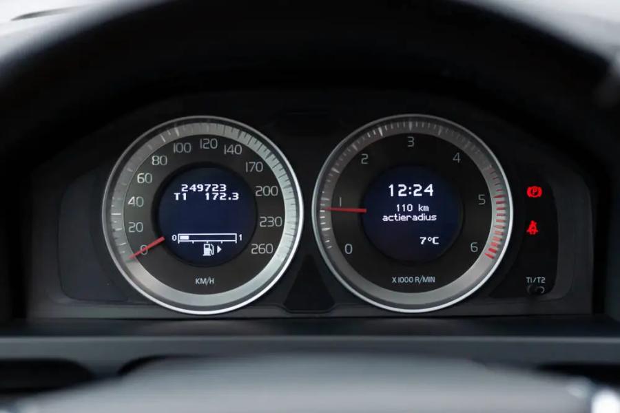 Черный Вольво B60 2012 в Рига, объемом двигателя 1.60 л и пробегом 238 тыс. км за 4995 €, фото 25 на AUTOMOTO.COM.LV