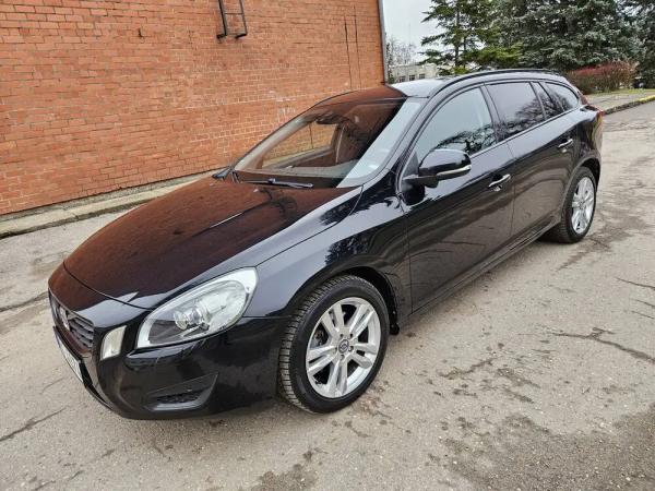 Черный Вольво B60 2012 в Екабпилс, объемом двигателя 2.00 л и пробегом 281 тыс. км за 4500 €, фото 1 на AUTOMOTO.COM.LV