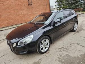 Black Volvo V60 2012 in Jekabpils, with an engine capacity of 2.00 L and mileage of 281 thousand km for 4500 €, photo  on AUTOMOTO.COM.LV