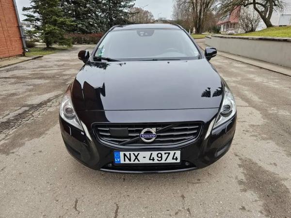 Черный Вольво B60 2012 в Екабпилс, объемом двигателя 2.00 л и пробегом 281 тыс. км за 4500 €, фото 2 на AUTOMOTO.COM.LV