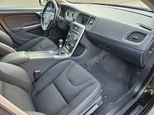 Melns Volvo V60 2012 Jēkabpils, ar dzinēja tilpumu 2.00 L un nobraukumu 281 tūkst. km par 4500 €, foto 8 vietnē AUTOMOTO.COM.LV