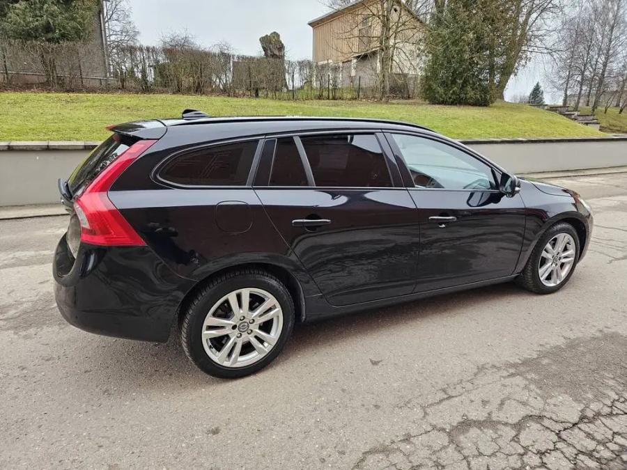 Melns Volvo V60 2012 Jēkabpils, ar dzinēja tilpumu 2.00 L un nobraukumu 281 tūkst. km par 4500 €, foto 10 vietnē AUTOMOTO.COM.LV