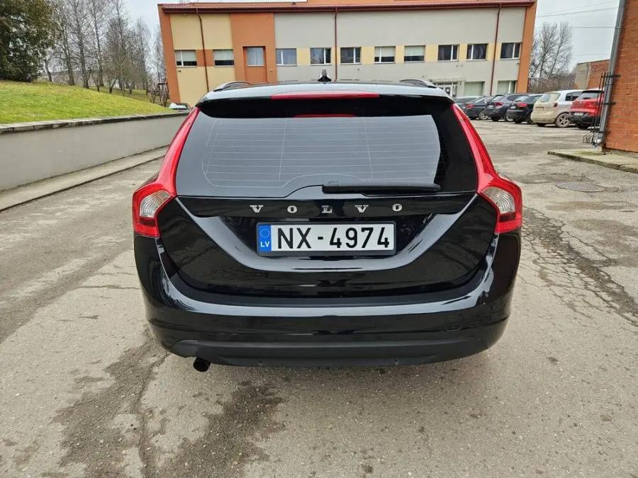 Melns Volvo V60 2012 Jēkabpils, ar dzinēja tilpumu 2.00 L un nobraukumu 281 tūkst. km par 4500 €, foto 13 vietnē AUTOMOTO.COM.LV
