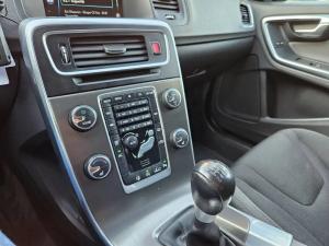 Melns Volvo V60 2012 Jēkabpils, ar dzinēja tilpumu 2.00 L un nobraukumu 281 tūkst. km par 4500 €, foto 16 vietnē AUTOMOTO.COM.LV