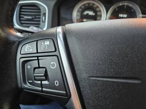 Melns Volvo V60 2012 Jēkabpils, ar dzinēja tilpumu 2.00 L un nobraukumu 281 tūkst. km par 4500 €, foto 17 vietnē AUTOMOTO.COM.LV