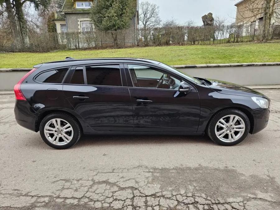 Melns Volvo V60 2012 Jēkabpils, ar dzinēja tilpumu 2.00 L un nobraukumu 281 tūkst. km par 4500 €, foto 20 vietnē AUTOMOTO.COM.LV
