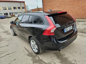 Melns Volvo V60 2012 Jēkabpils, ar dzinēja tilpumu 2.00 L un nobraukumu 281 tūkst. km par 4500 €, foto 22 vietnē AUTOMOTO.COM.LV