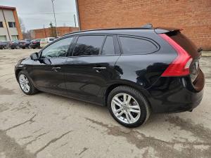 Melns Volvo V60 2012 Jēkabpils, ar dzinēja tilpumu 2.00 L un nobraukumu 281 tūkst. km par 4500 €, foto 23 vietnē AUTOMOTO.COM.LV