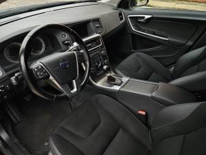 Melns Volvo V60 2012 Jēkabpils, ar dzinēja tilpumu 2.00 L un nobraukumu 281 tūkst. km par 4500 €, foto 25 vietnē AUTOMOTO.COM.LV