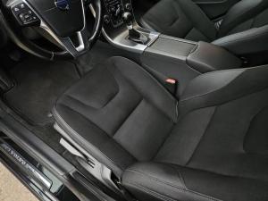 Melns Volvo V60 2012 Jēkabpils, ar dzinēja tilpumu 2.00 L un nobraukumu 281 tūkst. km par 4500 €, foto 26 vietnē AUTOMOTO.COM.LV