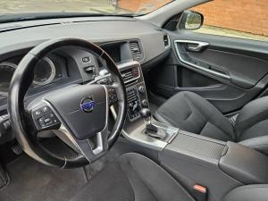 Melns Volvo V60 2012 Jēkabpils, ar dzinēja tilpumu 2.00 L un nobraukumu 281 tūkst. km par 4500 €, foto 27 vietnē AUTOMOTO.COM.LV