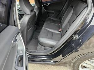 Melns Volvo V60 2012 Jēkabpils, ar dzinēja tilpumu 2.00 L un nobraukumu 281 tūkst. km par 4500 €, foto 28 vietnē AUTOMOTO.COM.LV