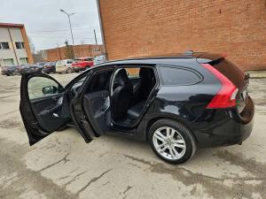 Melns Volvo V60 2012 Jēkabpils, ar dzinēja tilpumu 2.00 L un nobraukumu 281 tūkst. km par 4500 €, foto 29 vietnē AUTOMOTO.COM.LV