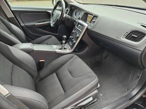 Melns Volvo V60 2012 Jēkabpils, ar dzinēja tilpumu 2.00 L un nobraukumu 281 tūkst. km par 4500 €, foto 32 vietnē AUTOMOTO.COM.LV