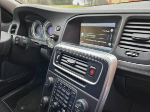 Melns Volvo V60 2012 Jēkabpils, ar dzinēja tilpumu 2.00 L un nobraukumu 281 tūkst. km par 4500 €, foto 34 vietnē AUTOMOTO.COM.LV