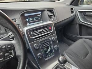 Melns Volvo V60 2012 Jēkabpils, ar dzinēja tilpumu 2.00 L un nobraukumu 281 tūkst. km par 4500 €, foto 37 vietnē AUTOMOTO.COM.LV