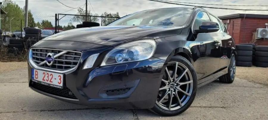 Melns Volvo V60 2012 Rīga, ar dzinēja tilpumu 1.60 L un nobraukumu 238 tūkst. km par 8200 €, foto 1 vietnē AUTOMOTO.COM.LV