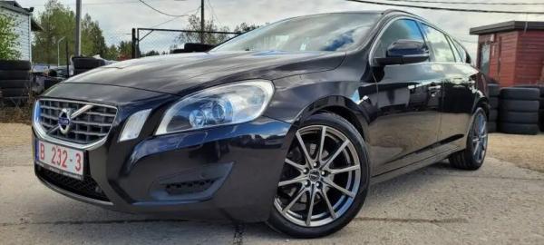 Black Volvo V60 2012 in Riga, with an engine capacity of 1.60 L and mileage of 238 thousand km for 8200 €, photo 2 on AUTOMOTO.COM.LV