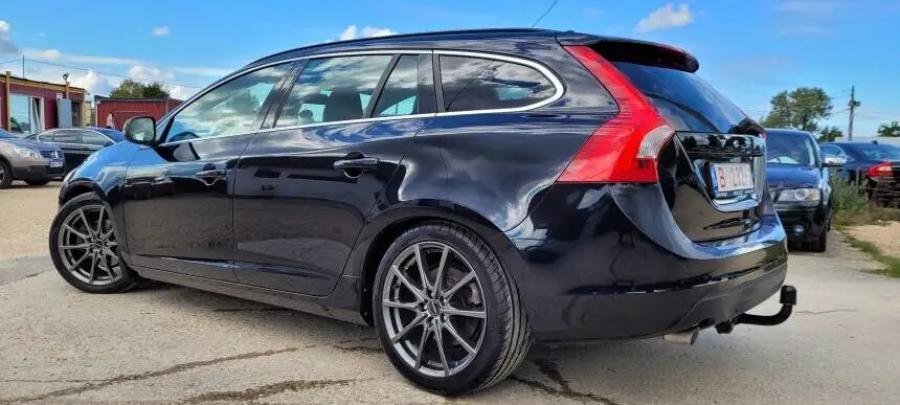 Melns Volvo V60 2012 Rīga, ar dzinēja tilpumu 1.60 L un nobraukumu 238 tūkst. km par 8200 €, foto 5 vietnē AUTOMOTO.COM.LV