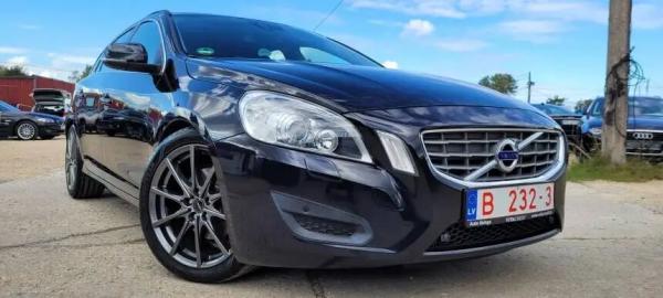 Black Volvo V60 2012 in Riga, with an engine capacity of 1.60 L and mileage of 238 thousand km for 8200 €, photo 5 on AUTOMOTO.COM.LV