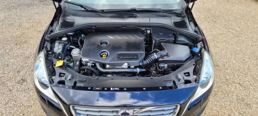 Melns Volvo V60 2012 Rīga, ar dzinēja tilpumu 1.60 L un nobraukumu 238 tūkst. km par 8200 €, foto 10 vietnē AUTOMOTO.COM.LV