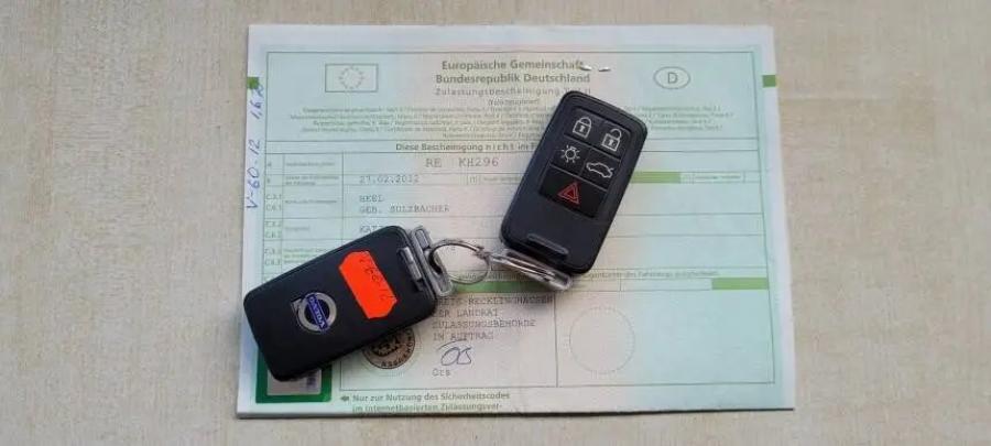 Melns Volvo V60 2012 Rīga, ar dzinēja tilpumu 1.60 L un nobraukumu 238 tūkst. km par 8200 €, foto 12 vietnē AUTOMOTO.COM.LV