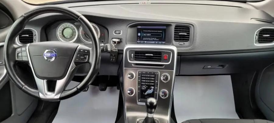 Melns Volvo V60 2012 Rīga, ar dzinēja tilpumu 1.60 L un nobraukumu 238 tūkst. km par 8200 €, foto 14 vietnē AUTOMOTO.COM.LV