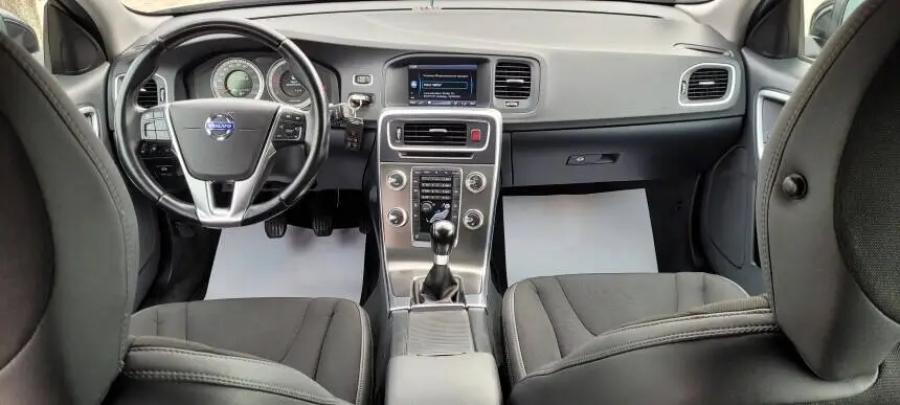 Melns Volvo V60 2012 Rīga, ar dzinēja tilpumu 1.60 L un nobraukumu 238 tūkst. km par 8200 €, foto 15 vietnē AUTOMOTO.COM.LV