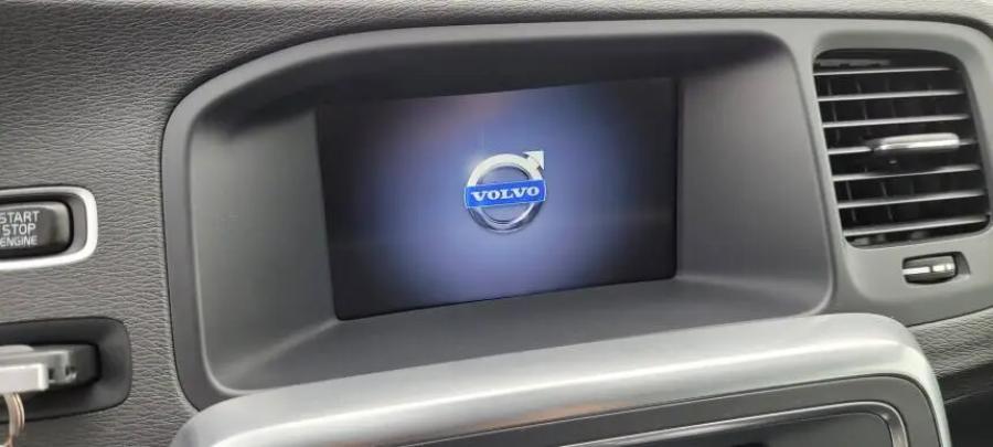 Melns Volvo V60 2012 Rīga, ar dzinēja tilpumu 1.60 L un nobraukumu 238 tūkst. km par 8200 €, foto 21 vietnē AUTOMOTO.COM.LV