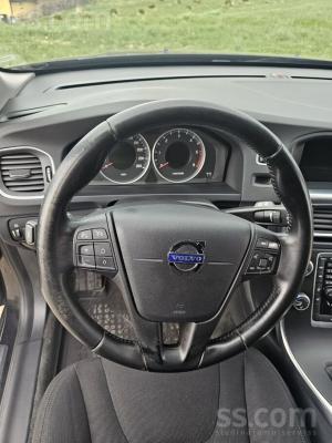 Black Volvo V60 2012 in Riga, with an engine capacity of 1.60 L and mileage of 330 thousand km for 4350 €, photo 8 on AUTOMOTO.COM.LV