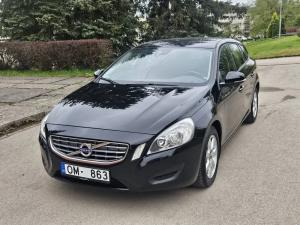 Black Volvo V60 2012 in Jekabpils, with an engine capacity of 1.60 L and mileage of 225 thousand km for 6390 €, photo 3 on AUTOMOTO.COM.LV