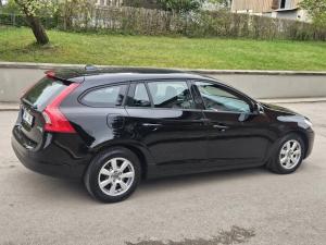 Black Volvo V60 2012 in Jekabpils, with an engine capacity of 1.60 L and mileage of 225 thousand km for 6390 €, photo 7 on AUTOMOTO.COM.LV