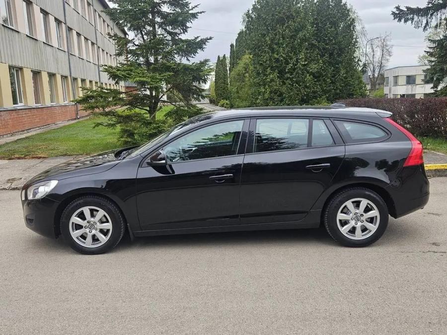 Black Volvo V60 2012 in Jekabpils, with an engine capacity of 1.60 L and mileage of 225 thousand km for 6390 €, photo 13 on AUTOMOTO.COM.LV