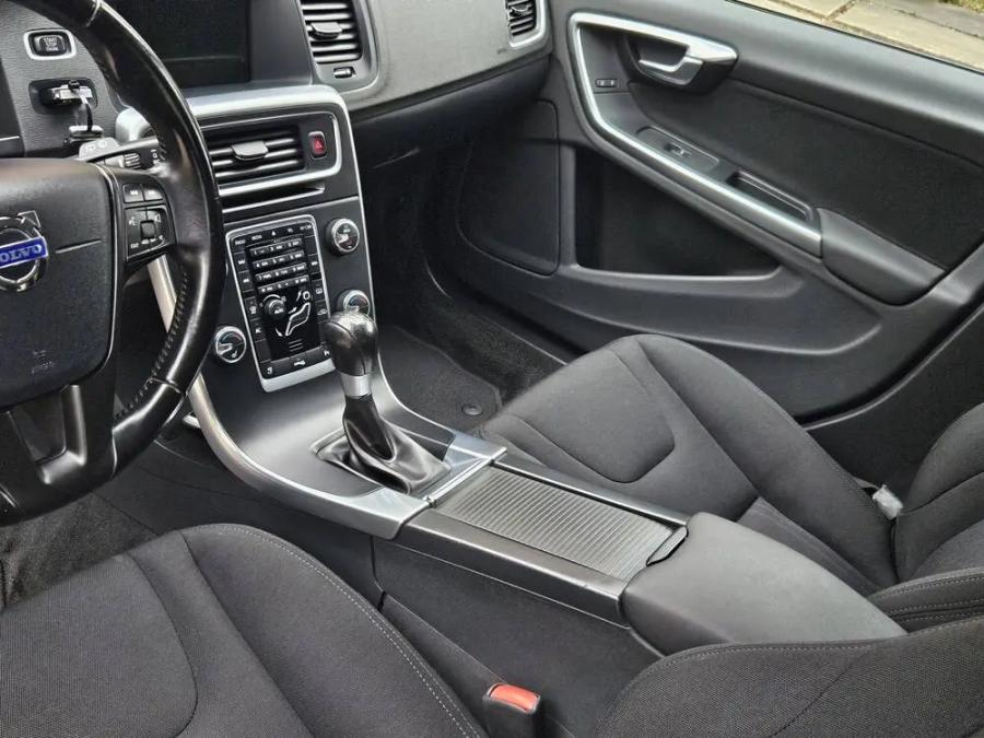 Black Volvo V60 2012 in Jekabpils, with an engine capacity of 1.60 L and mileage of 225 thousand km for 6390 €, photo 15 on AUTOMOTO.COM.LV
