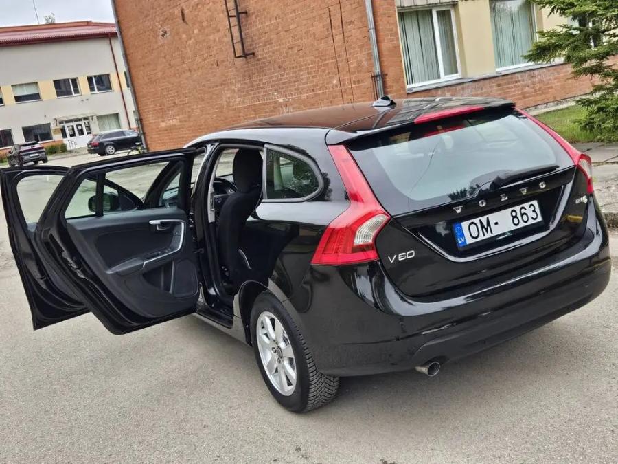 Black Volvo V60 2012 in Jekabpils, with an engine capacity of 1.60 L and mileage of 225 thousand km for 6390 €, photo 18 on AUTOMOTO.COM.LV