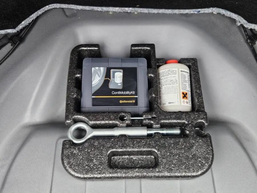 Black Volvo V60 2012 in Jekabpils, with an engine capacity of 1.60 L and mileage of 225 thousand km for 6390 €, photo 20 on AUTOMOTO.COM.LV