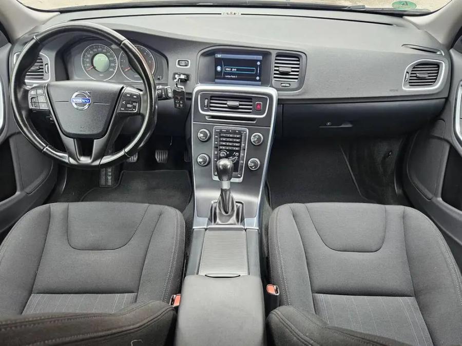 Black Volvo V60 2012 in Jekabpils, with an engine capacity of 1.60 L and mileage of 225 thousand km for 6390 €, photo 22 on AUTOMOTO.COM.LV