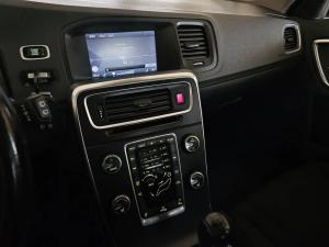 Black Volvo V60 2012 in Jekabpils, with an engine capacity of 1.60 L and mileage of 225 thousand km for 6390 €, photo 30 on AUTOMOTO.COM.LV